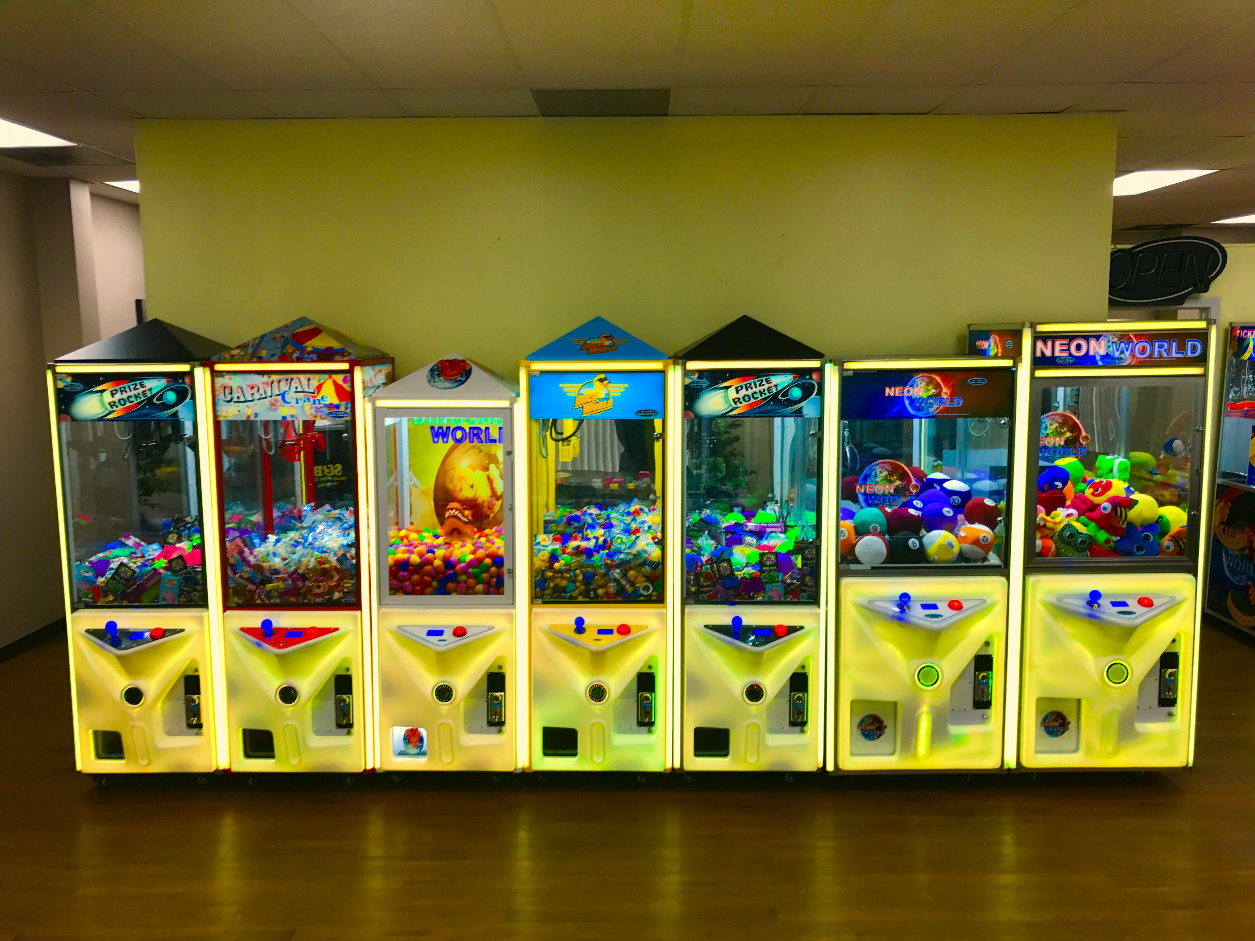 S&B Candy & Toy Co-St. Louis Game Co. | 1-800-773-0531